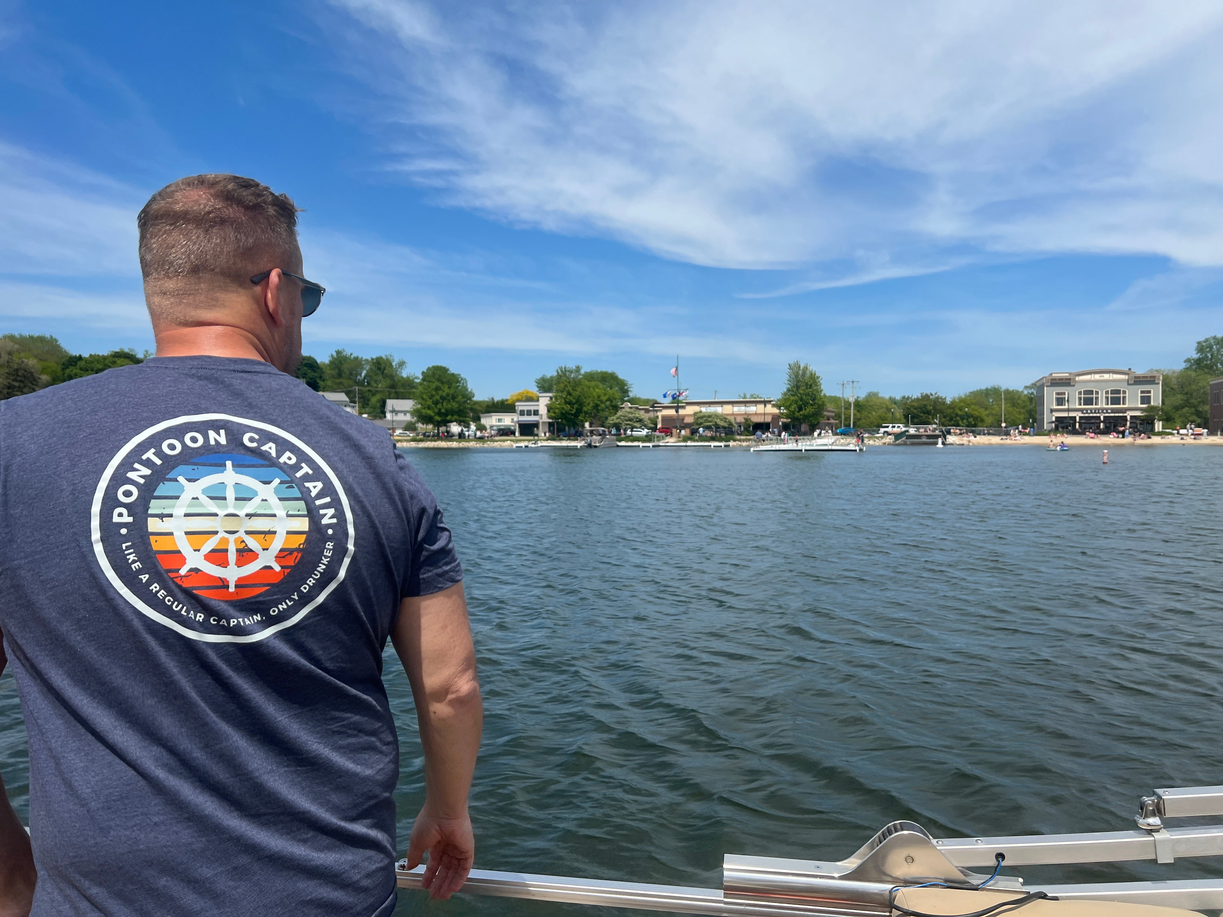 Pontoon Captain – Lake Country Vibes